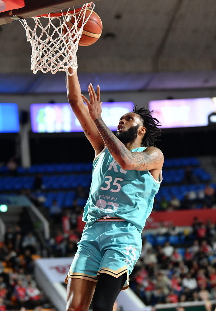 배스+허훈 64점 합작, KT SK 꺾고 3위 확정 [SS현장]