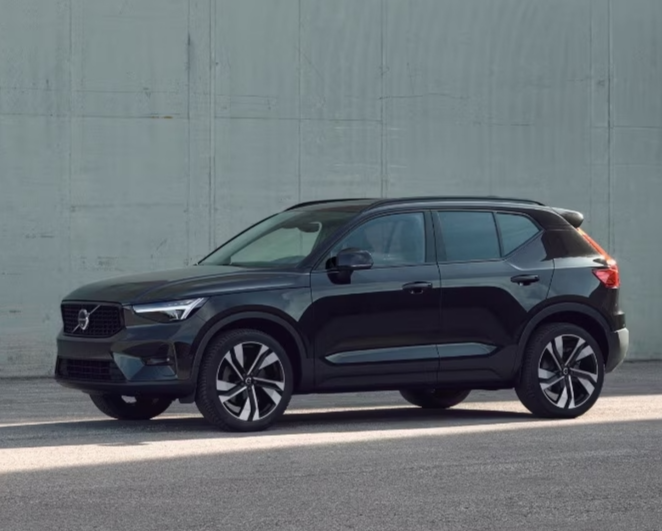 ‘4분만에 44대 완판’ 볼보 XC40 다크에디션, 즉시 출고!