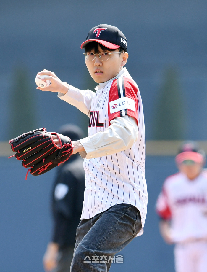 [포토]신진서 9단, LG-KT 경기 시구