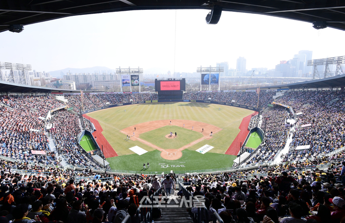 흥행 대박 KBO 초속 100만 관중 돌파, 10구단 체제 최고 페이스···이대로라면 900만 관중 가능 [SS포커스]