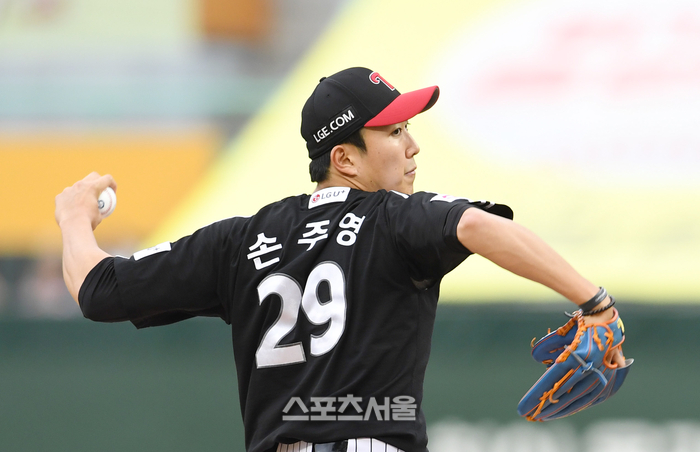 [포토]LG 손주영, 시즌 2승을 향해!