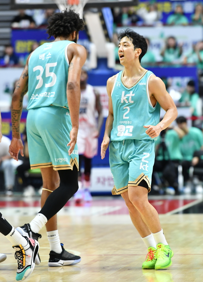 배스-허훈 58점 합작, KT KCC 꺾고 시리즈 원점 [SS 챔프전 현장]