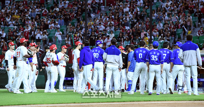 [포토]벤치 클리어링 발발한 SSG-삼성 경기