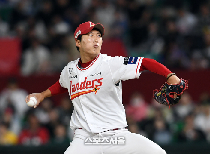 [포토]SSG 최현석, 삼성전 등판으로 KBO리그 1군 데뷔