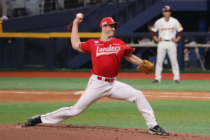 SSG 앤더슨, KBO리그 두 번째 등판서 3이닝 4K 1실점 [SS고척in]