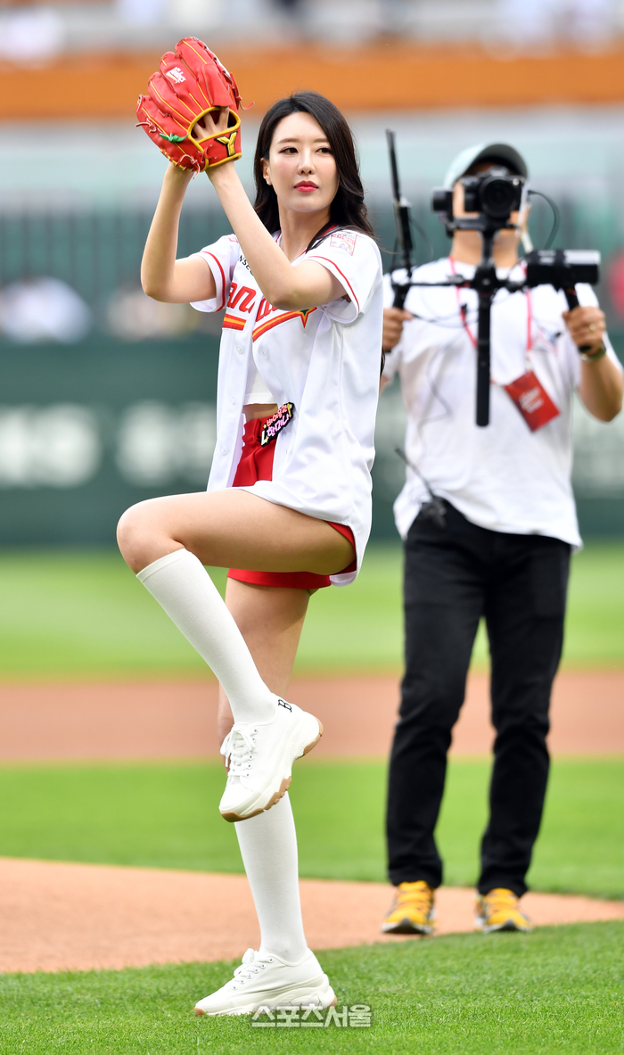 [포토] ‘LG-SSG전 시구’ 한미나