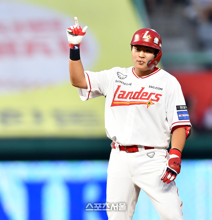 [포토]‘5회말 선두타자 2루타’ 고명준