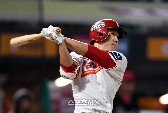 [포토]‘5회말 4-4 만든’ 박성한