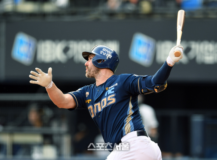 2024시즌 KBO 최고 외인 타자 누굴까! 데이비슨·로하스 홈런 레이스 흥미진진 [SS시선집중]