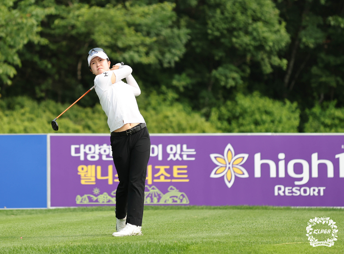 “도파민 터지니 아드레날린 샘솟아요!” 이승연 KLPGA투어 첫 홀인원…BMW 520i 부상은 효도선물[SS 스타]