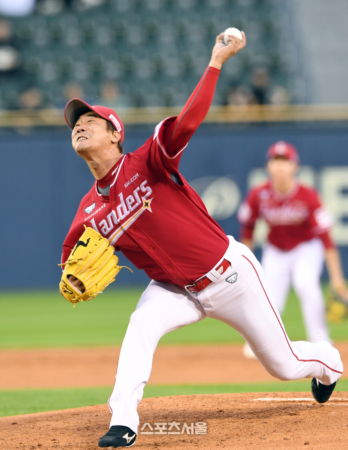 [포토]SSG 김광현, LG전 선발 등판