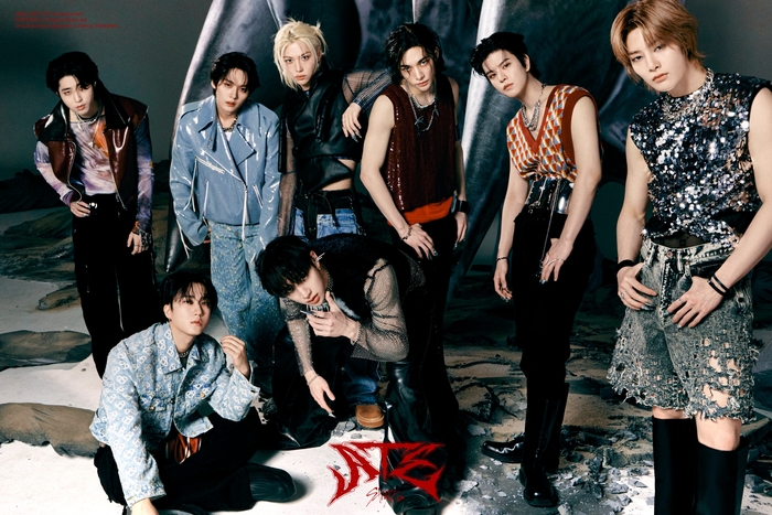 스트레이 키즈, 멤버 전원 JYP와 재계약! 더 큰 날갯짓 펼친다