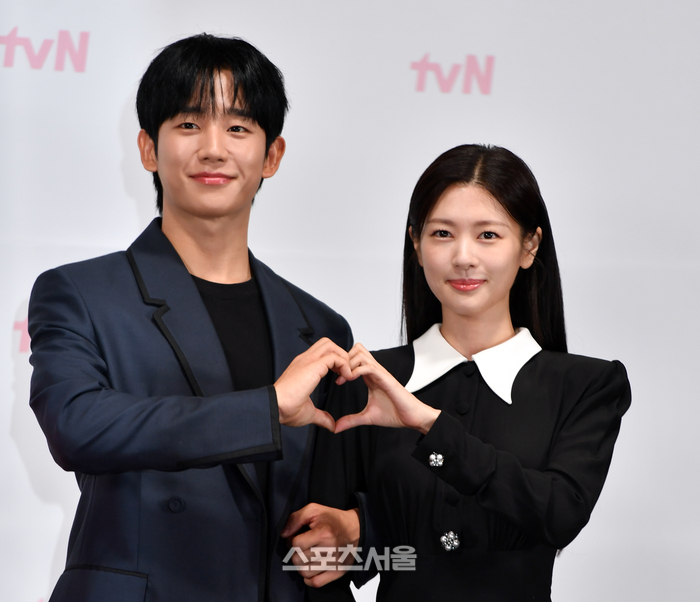 ‘엄친아 로맨스 장인 정해인이 돌아왔다 “첫 로코 도전 정소민 덕에 무장해제”[ss현장]