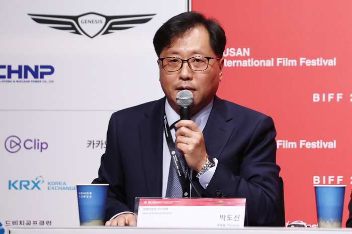 화제의 개막작 ‘전, 란’ OTT·청불·시대상으로 이어진 키워드 논쟁 [2024 BIFF]