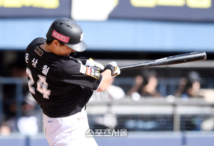 ‘야구 미신도 물리친 마법 행진’ KT LG 꺾고 작년 KS 복수···5위 결정전부터 4연승 질주 [준PO1]
