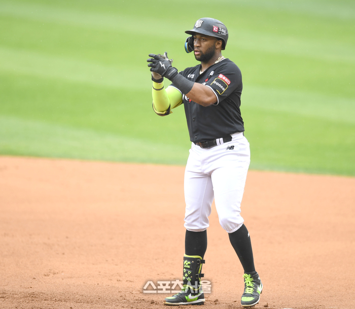 ‘어? 확 바꿨네?’ KT 3차전, 4번 오재일-5번 황재균…로하스-강백호 테이블 세터 [준PO3]