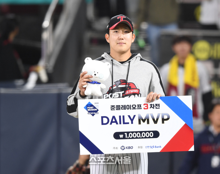 [포토] 손주영, 준PO 3차전 데일리 MVP
