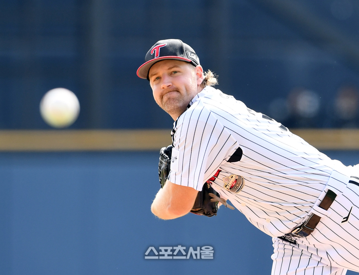 뜨거운 ‘가을 열기’ 현쟁진행형 KT-LG 4차전 1만7600명 매진, ‘PS 11경기’ 연속 매진 [준PO4]