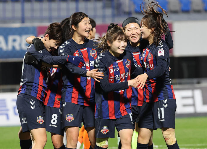 ‘강채림 자책골 유도+추가골’ 수원FC, 화천KSPO 2-0으로 꺾고 WK리그 챔프전 1차전 ‘기선제압’