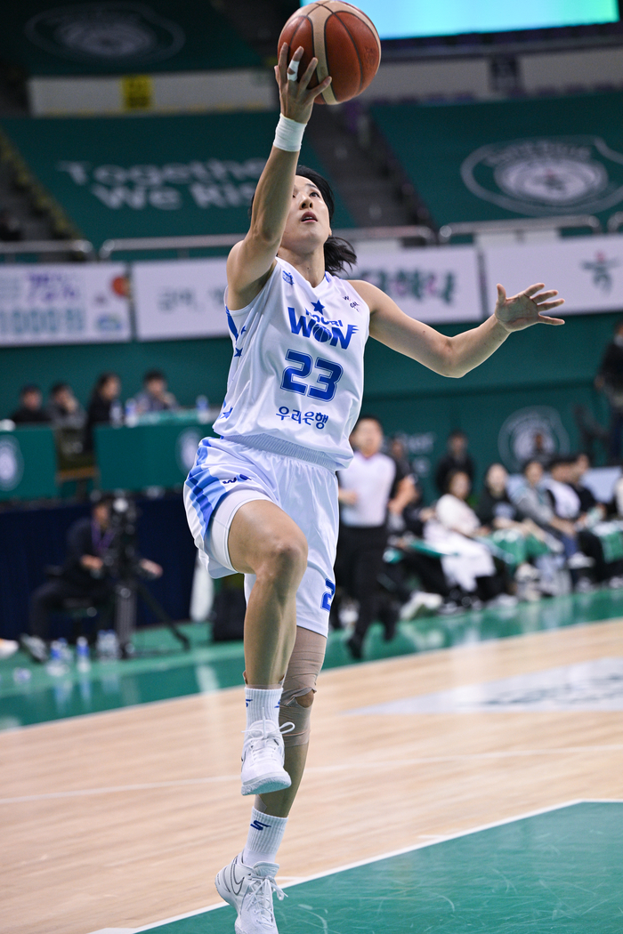 ‘3G 연속 30점+득점·스틸·블록 1위’ 우리은행 김단비, WKBL 1라운드 MVP 등극…MIP는 하나은행 고서연