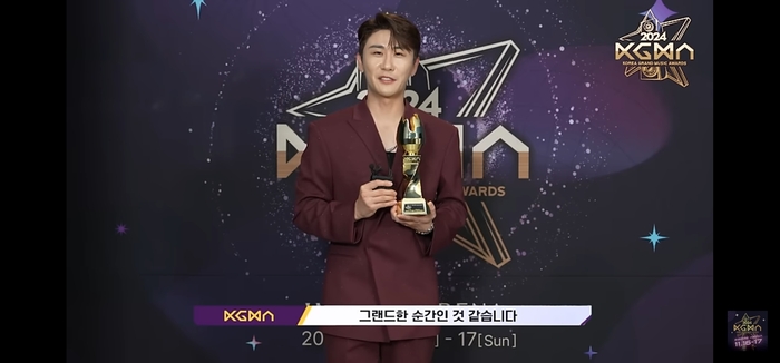 영탁, KGMA서 3관왕 달성하며 정상급 아티스트 입증...“팬들이 있어 가능했다”