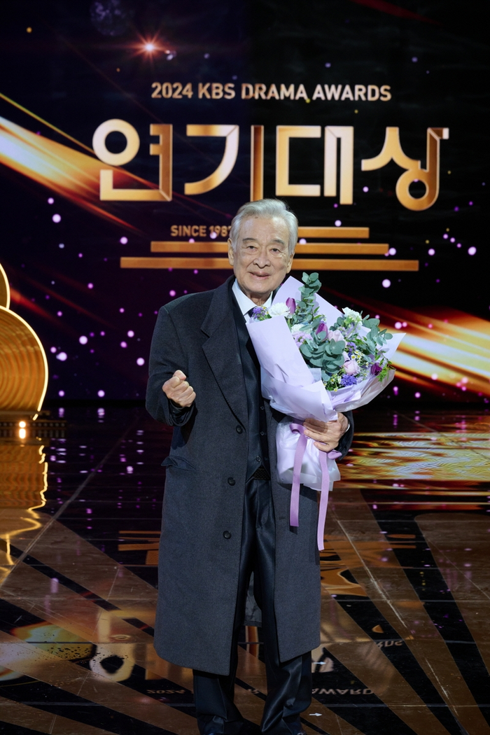 90세 이순재, KBS 연기대상 “언젠가는 이런 기회가 올 거라 믿고 기다렸다”