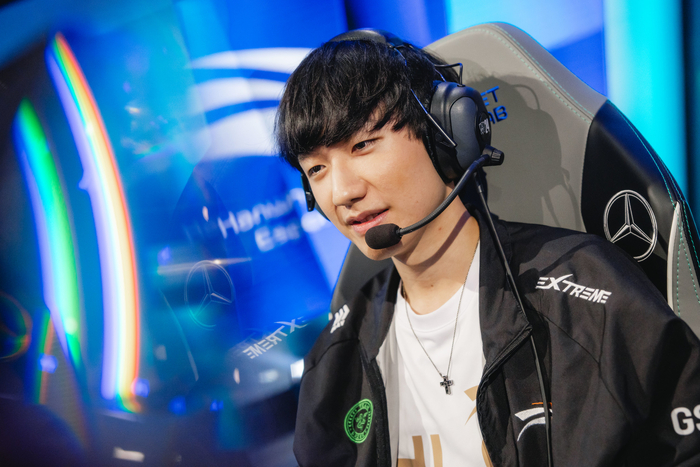 “제우스 합류, 운영 달라졌다” 한화생명, ‘강적’ 젠지 제압! LCK 컵 초대 챔피언 등극 [SS시선집중]