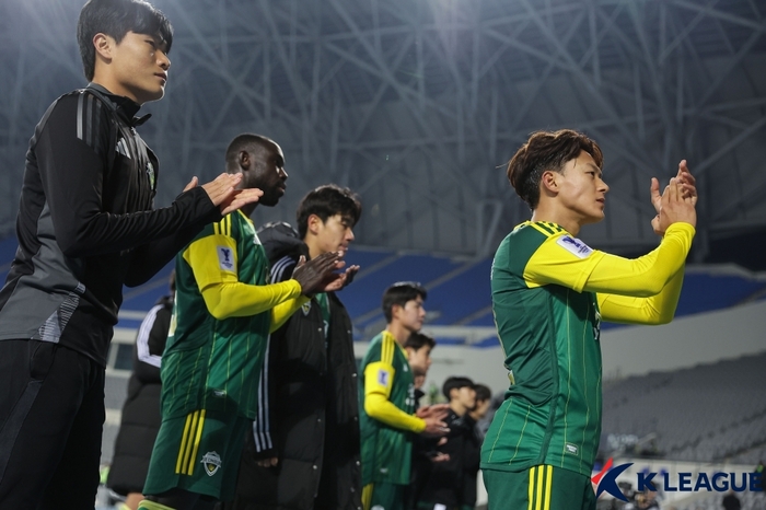 ‘뒤집기는 없었다’ 전반 2골→후반 3실점…시드니와 2차전도 2-3으로 패한 전북, ACL2 8강 ‘탈락’