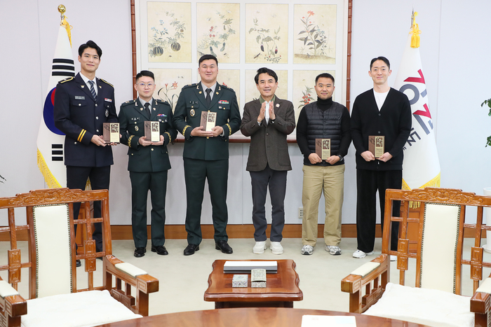 김진태 지사 “사회의 귀감되는 선행 의인 많이 발굴될 수 있도록 적극 노력”
