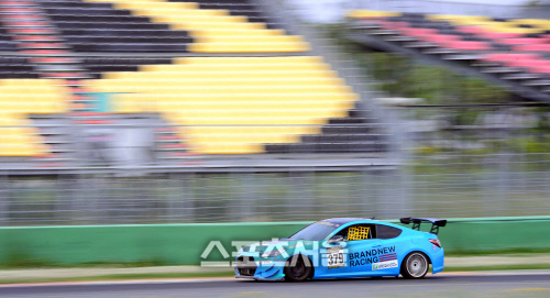 [SS포토]이성찬, "나는 푸른 빛의 엔페라컵 '엔페라 BK-Onemaker' 카레이서!"