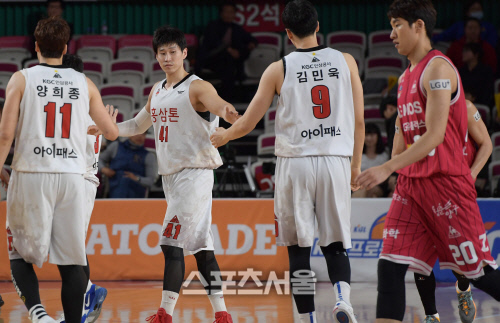 [SS포토] KGC 오세근, LG 잡고 1위 굳히기 들어가는거야~!