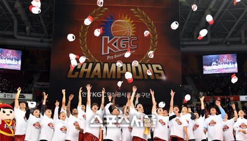 [SS포토]KGC, '창단 첫 정규리그 우승이야!'