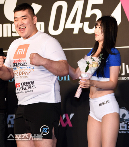 "이은혜가 지켜보고 있었지만"…심건오, 바넷에 2R TKO 敗