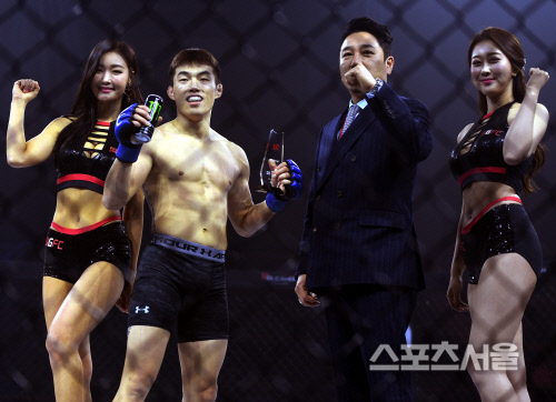 'GFC 02' 프로 데뷔 첫 승 홍승민, 길로틴 초크 TKO로 장식