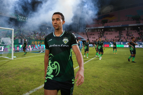 '재치만점 프리킥 골' 전북 티아고, K리그1 22R MVP 선정