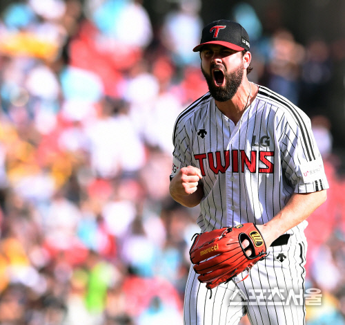 'MVP' 켈리 "이제부터 시작, 준PO서 모든 것 쏟아붓겠다"[WC1]