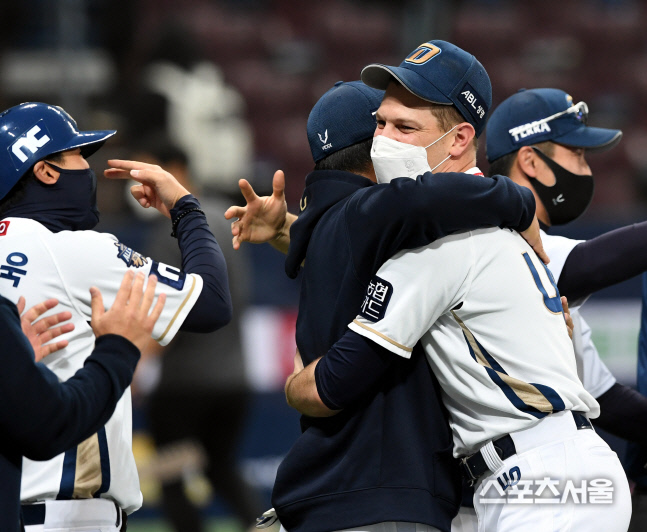 "KS MVP 전혀 아쉽지 않다" 선행 나누는 NC 에이스 루친스키[SS인터뷰]