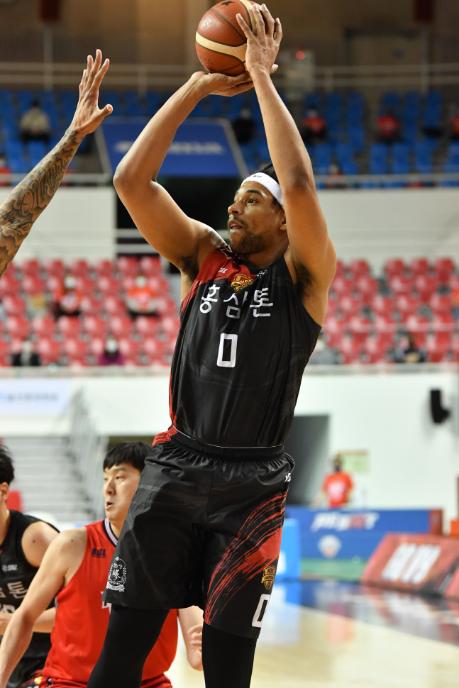 울산도 삼켜버린 설린저, KGC 4강 시리즈 선승…PO 4연승