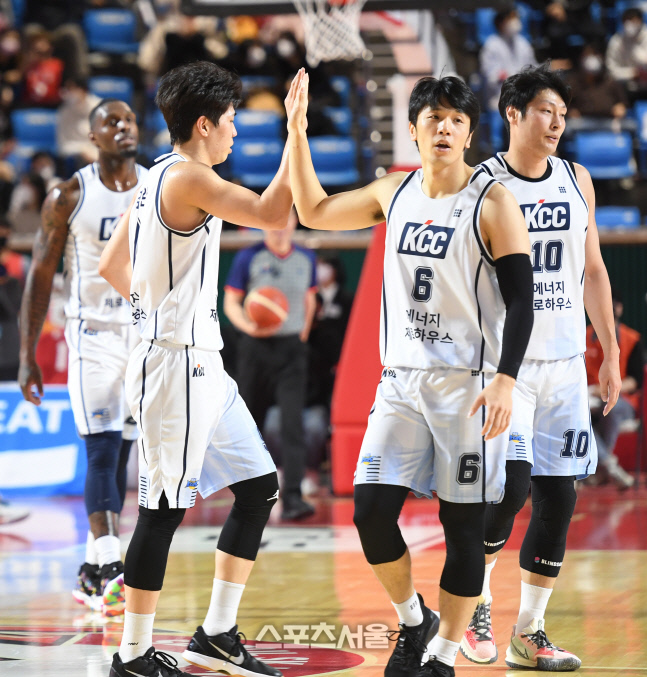 포토]KCC, 전반 분위기 좋아!