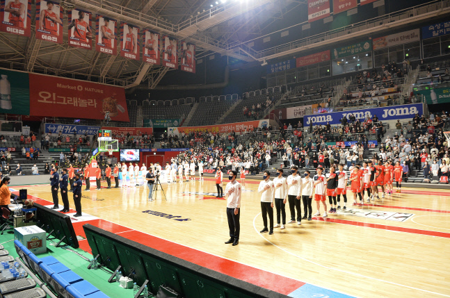 '농구장에서도 치맥을!' KBL, 25일 KGC-KT전부터 실내 취식 가능