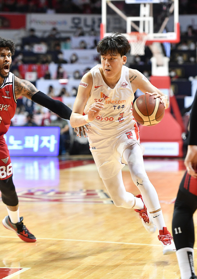 '워니-김선형-최준용 맹폭' SK, KGC에 94-79 승!...3승 선착→우승 확률 100% [SS 안양in]
