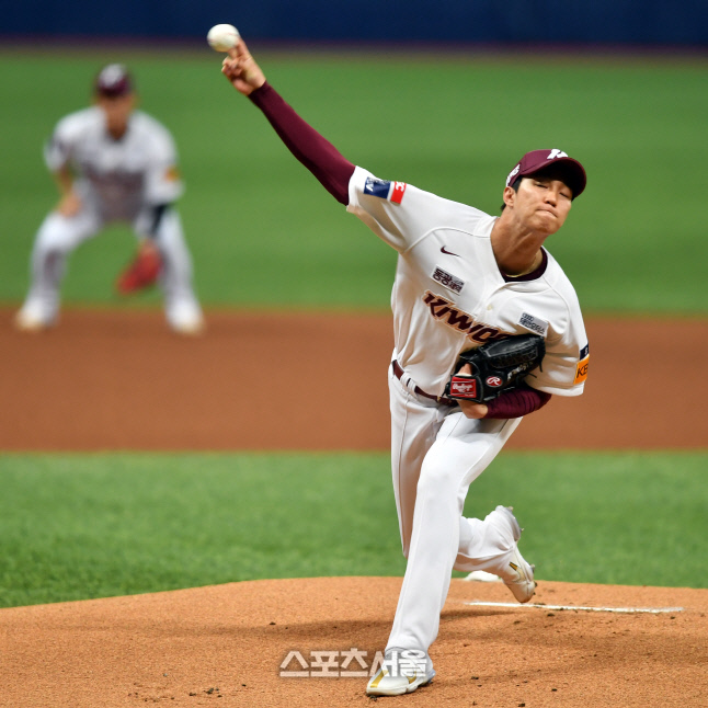 '100구 넘었는데 156㎞' KBO 유일무이 투수 안우진, 역대 최다 K 보인다