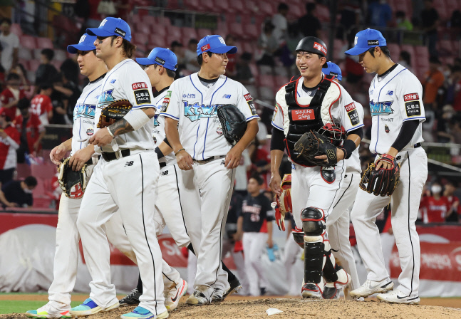 '요지부동' 3강 구도, 80일 만에 깨진다?...4위 KT가 진짜 '턱밑'이다 [SS 포커스]