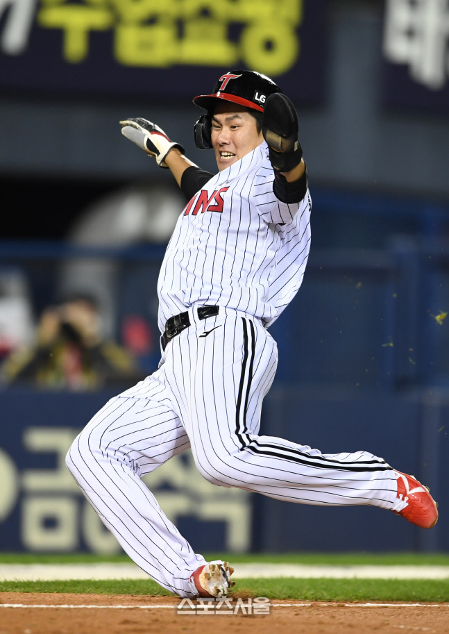 [포토]LG 홍창기, 쫓아간다!