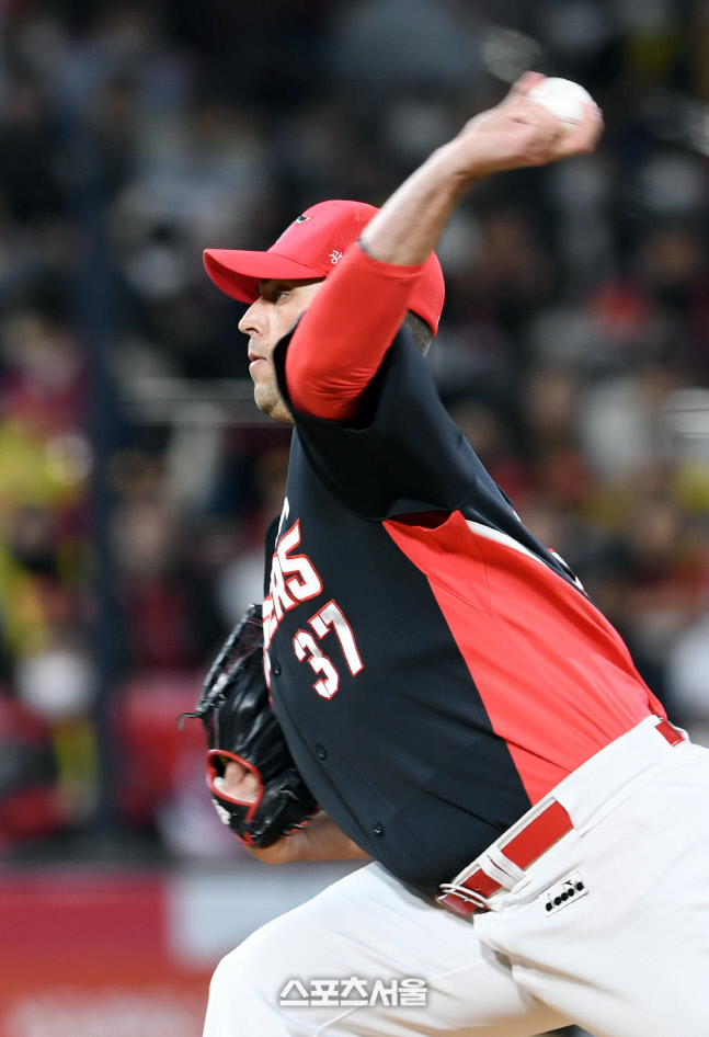 [포토]KIA 놀린, KT와의 WC 1차전 선발 등판