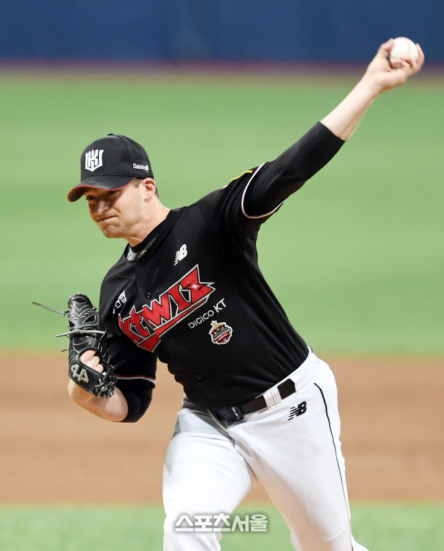 '무적의 슬라이더' 벤자민, 7이닝 9K 무실점...'꾸역꾸역 QS' 요키시 압도 [준PO2 시선집중]