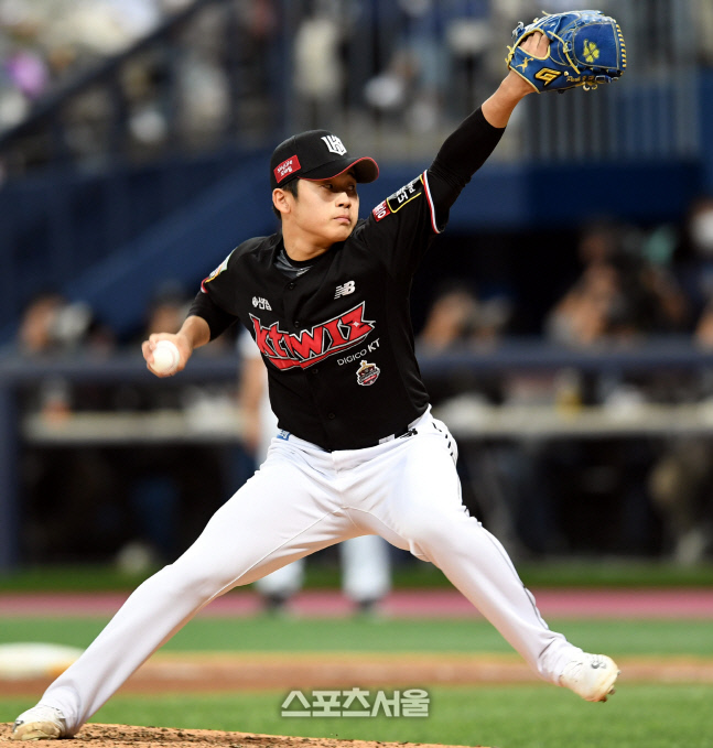 '2이닝 완벽 삭제' 박영현, 역대 PS '최연소 SV'..."더 큰 칭찬을 못 찾겠다" [준PO2 시선집중]