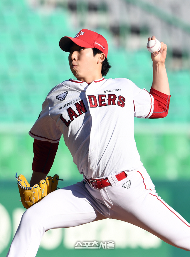 [포토]역투하는 SSG 오원석