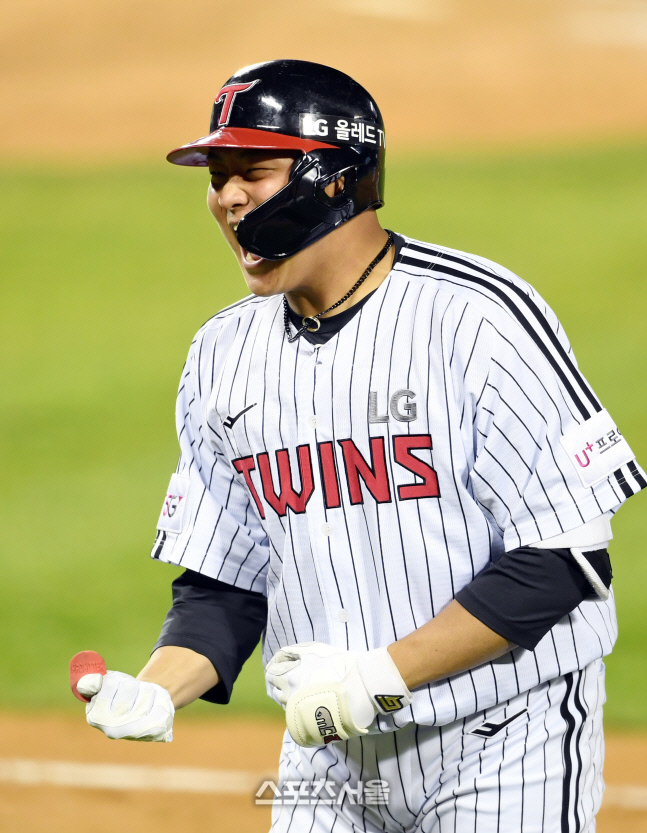 LG 안우진 상대 라인업 2번 이형종 ·7번 이재원, 키움 이용규 다시 2번[PO3]