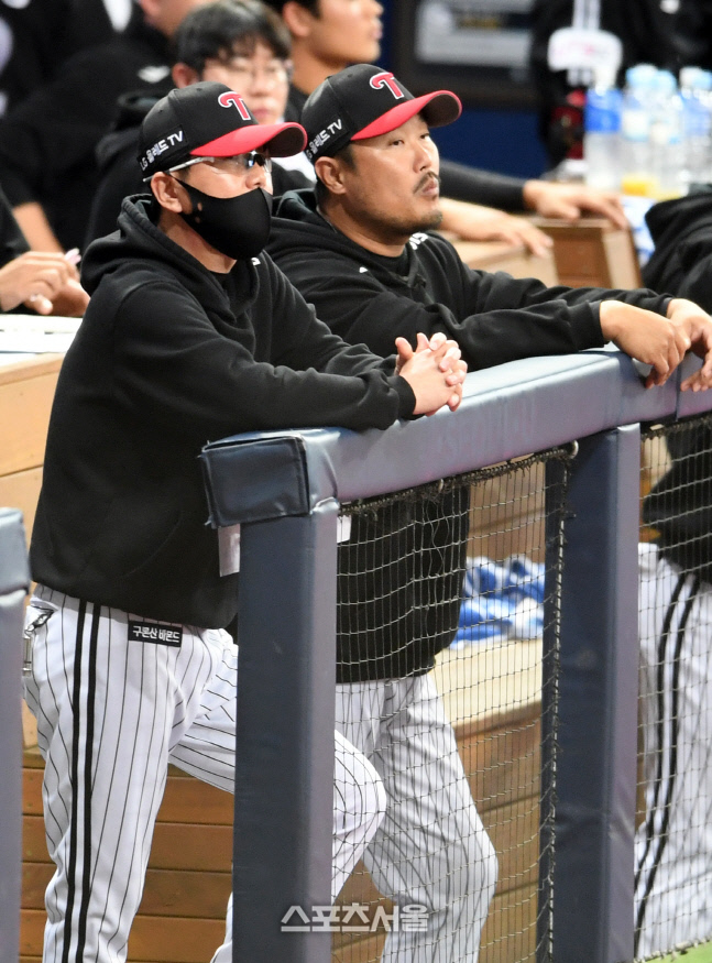 2년 연속 PS 업셋 패배 류지현 감독 "응원해주신 팬들께 감사하고 죄송하다"[PO4인터뷰]